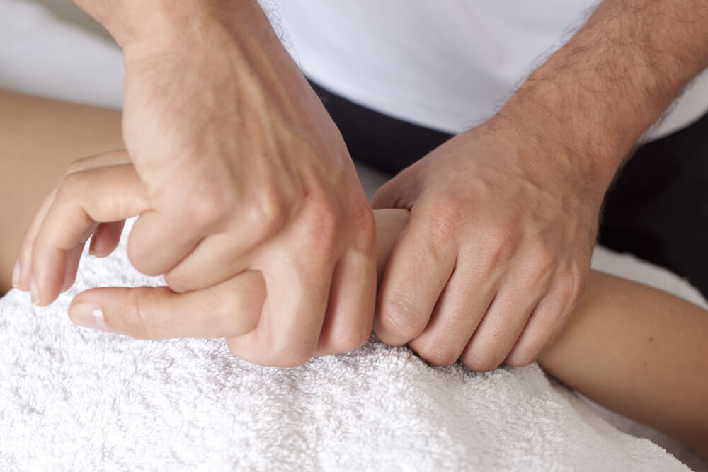 Pain in Back of the Hand: Causes and Treatments | SSOR